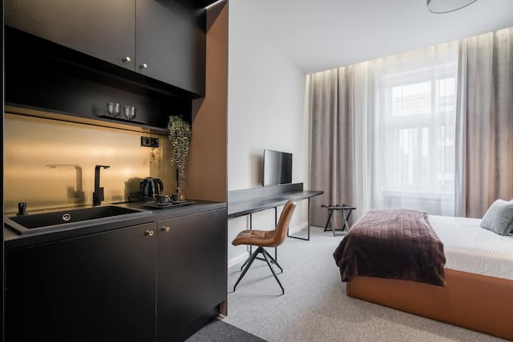 Hotel Aurelia Elegant Deluxe Stay In Budapest - Budapest