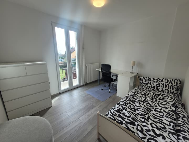 Chambre No 2 - Colocation Les Rosiers - Crissier