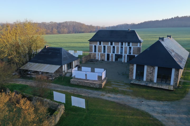 Ensemble De 2 Gîtes à Louer, 19 Chambres - Laval, France