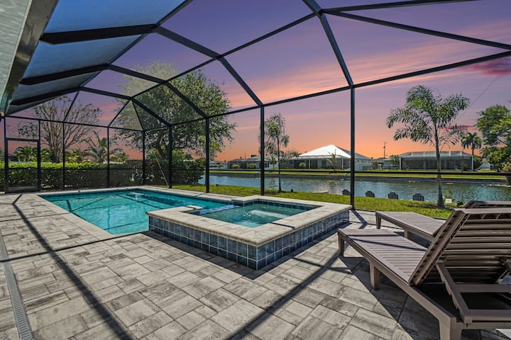 New Waterfront Home With Pool - ケープコーラル, FL