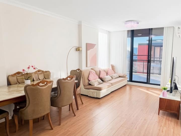 Spacious 2‑bedroom Apartmen| Perfect For Families - Blacktown