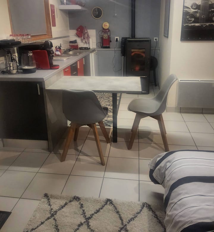 Joli Studio De Plein Pied Dans Maison - Pontarlier