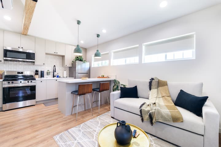 The Urban Guesthouse - La Verne, CA