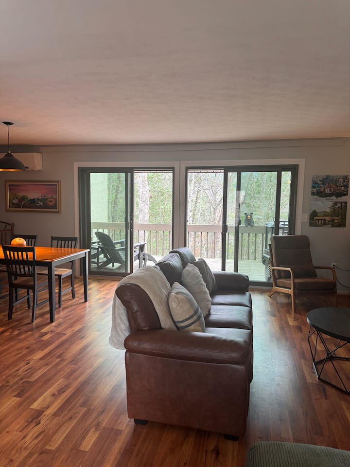 Cozy Condo In A Lakeside Community - Cashiers, NC