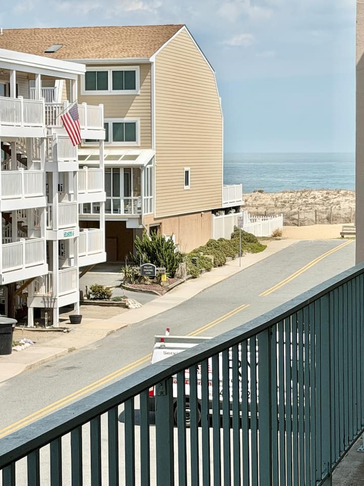 Cozy Beach Retreat With Ocean & Bay Views - Ocean City, MD