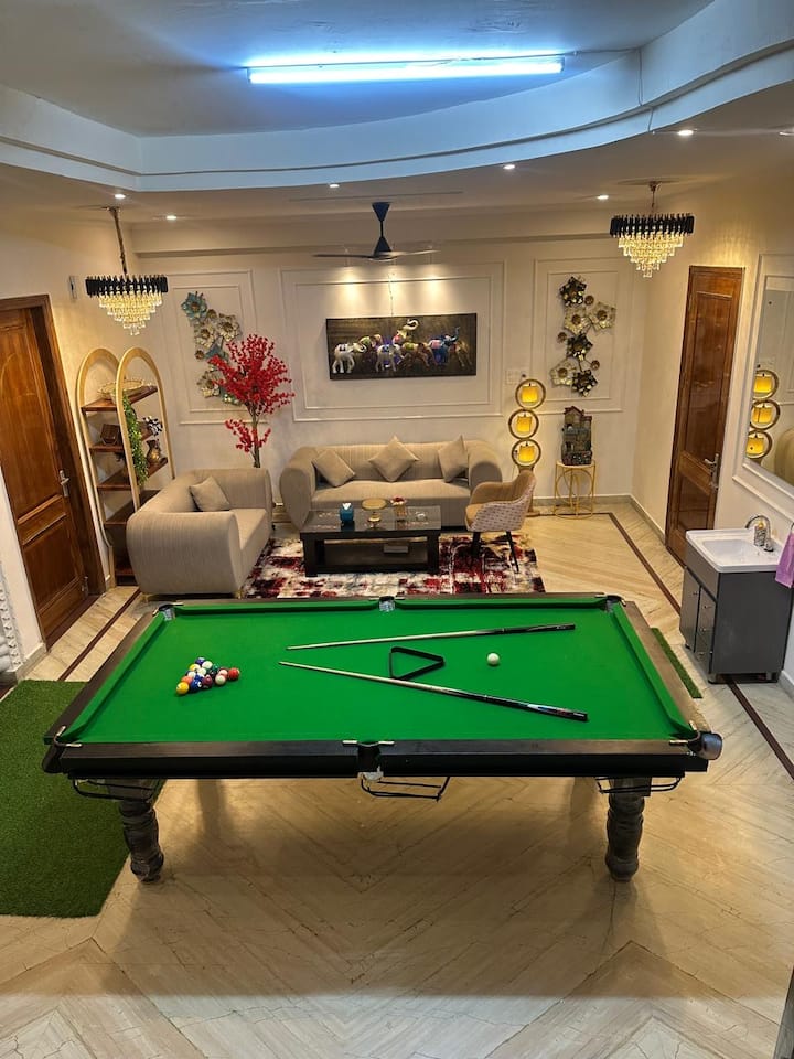 Spacious 8bhk Luxury Stay | For Groups & Events - Noida