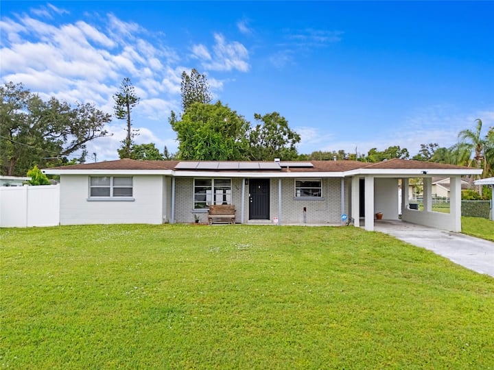 Sunny Gateway• 2br • Close To Beaches & Downtown - Sarasota, FL