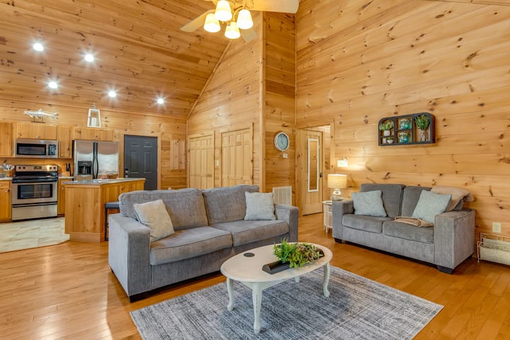 New-pet Friendly-babbling Brook-private Lake-grill - Lake Lure, NC