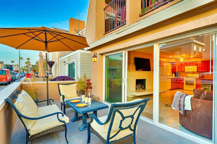 Beach In 60 Seconds! Parking, Location & Patio! - Newport Beach, CA