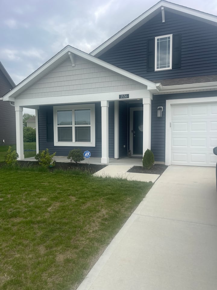 2 Guest Rooms, 1 Private Bathroom Inside A Home! - Greenfield, IN