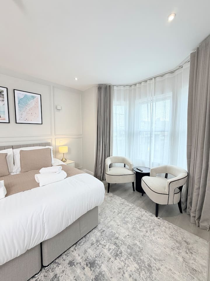 Large Studio Retreat By The Beach With Parking - Southend-on-Sea