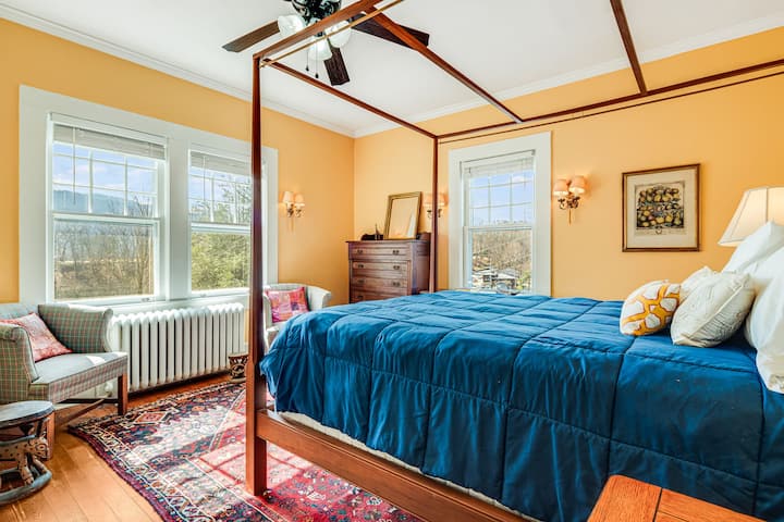 The Black Balsam Room - At Prospect Hill On Main - Waynesville, NC