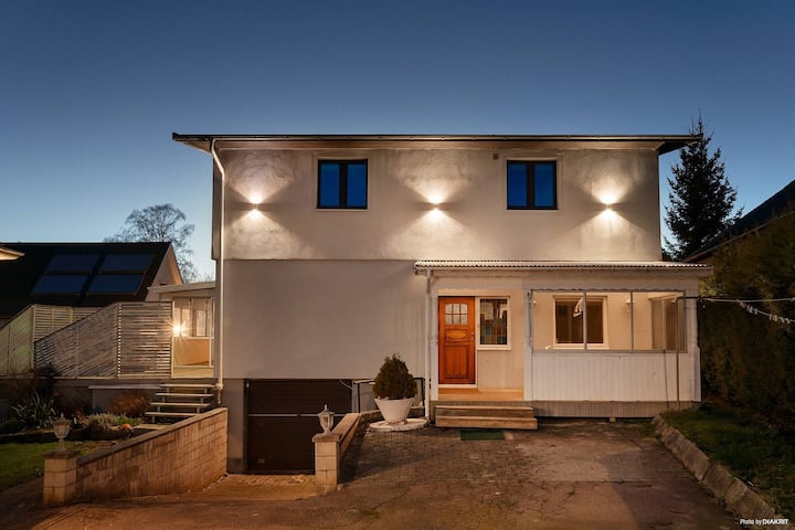 Rymlig Villa Med Trädgård & Altan, Nära Havet - Falkenberg