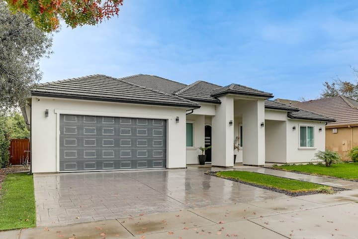 Spacious 4br Lodi Retreat | Pet-friendly - Micke Grove Zoo, Lodi