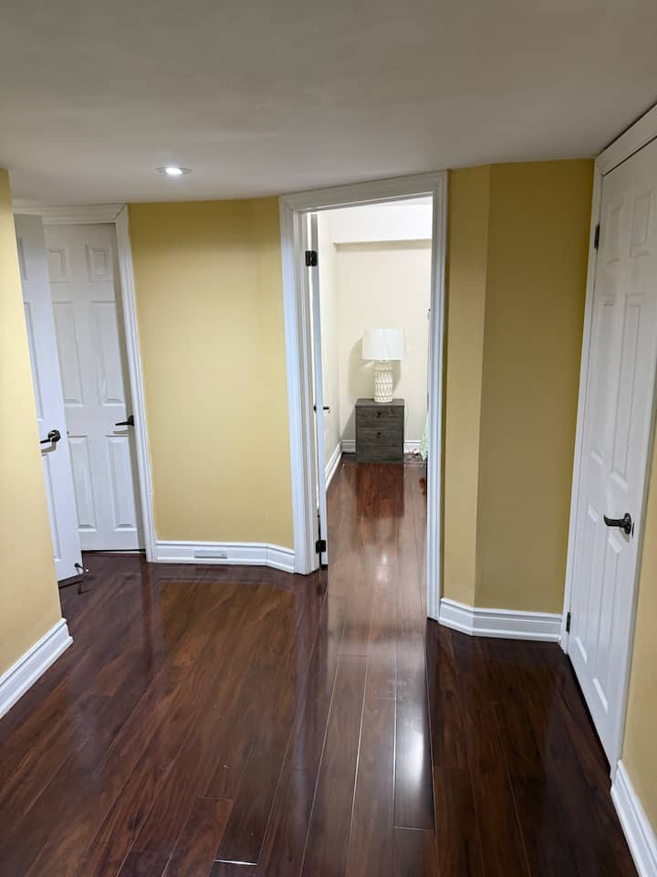 Cozy 2 Bedroom Clean Basement Apartment - Brampton