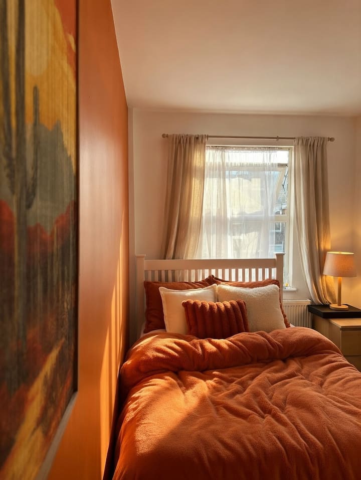 Stylish Bedroom Reading | Central + Wifi - Reading