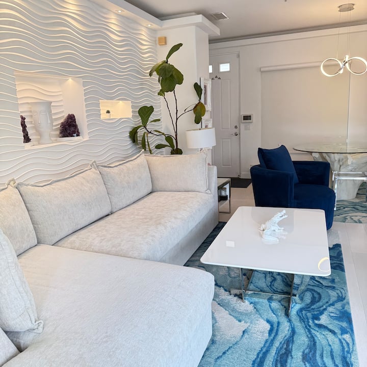 Stunning Penthouse The Best Location Private Gym. - Beverly Hills, CA