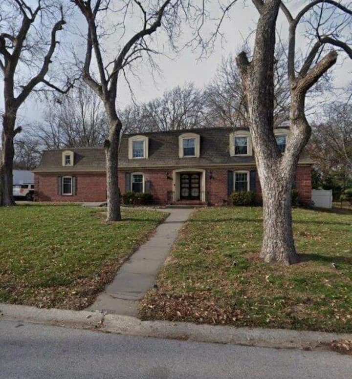 Spacious 7br/4ba Home Near Stadiums + Games & Fun - Independence, MO