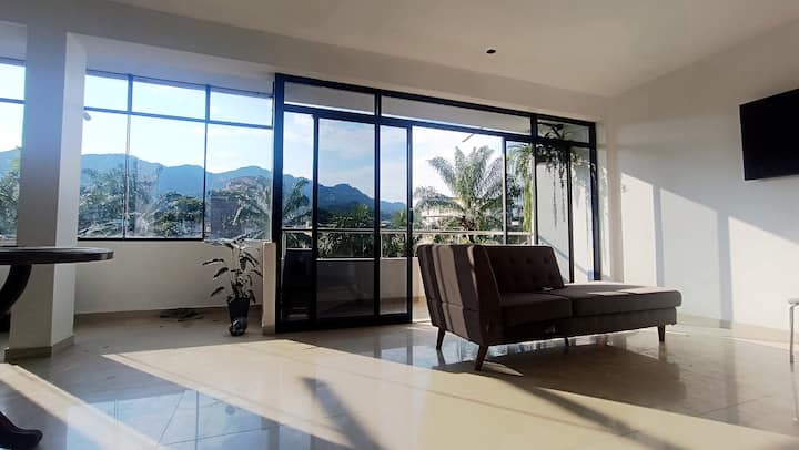 Departamento Amplio Con Hermosa Vista A La Plaza - Tingo María