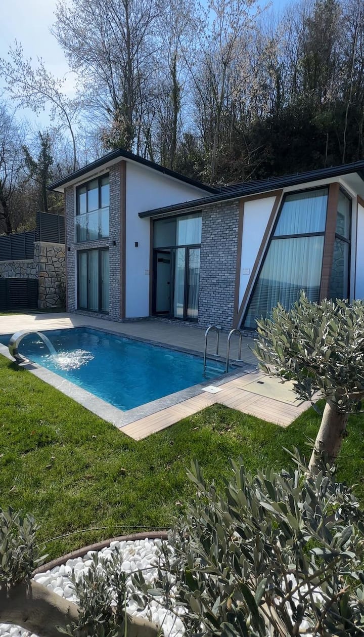 ÖZel Havuzlu Muhafazakar Villa | Ailelere Uygun - Kocaeli
