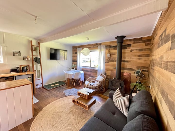 Nutshell Cottage - Dog Friendly - Tamar Valley
