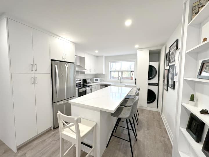 Pet-friendly Mimico Toronto · Go Train · Fifa 2026 - Toronto