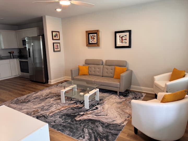 Eclectic Coast Retreat Near Beach/casino/airport - Gulfport, MS