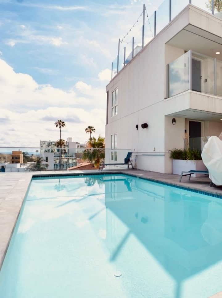 New Stylish Apartment With Stunning Hollywood View - Los Angeles, CA
