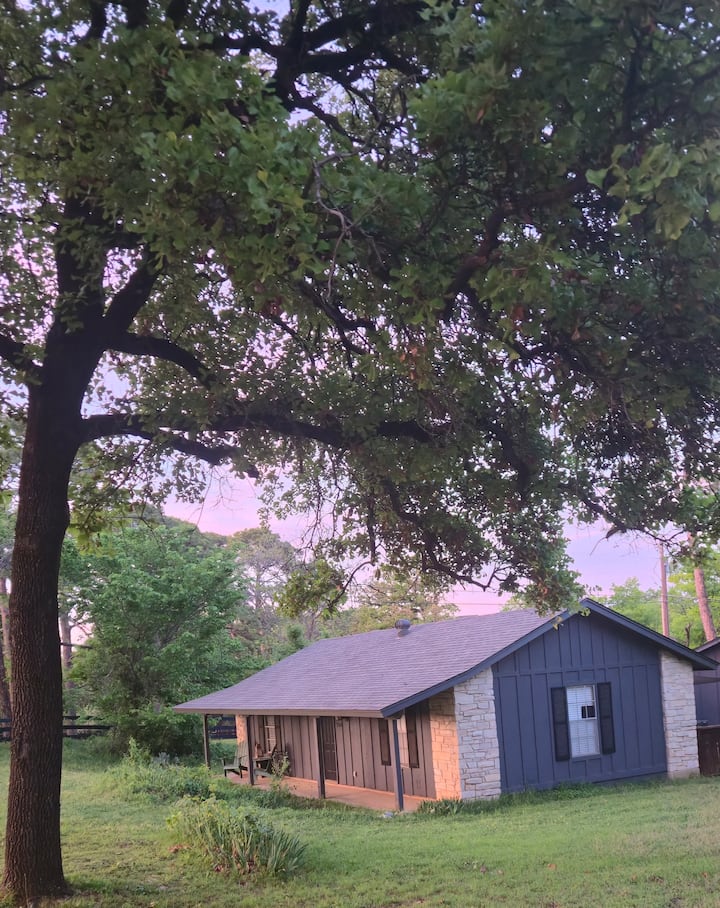 Summer Cottage By The Lake - Flower Mound, TX