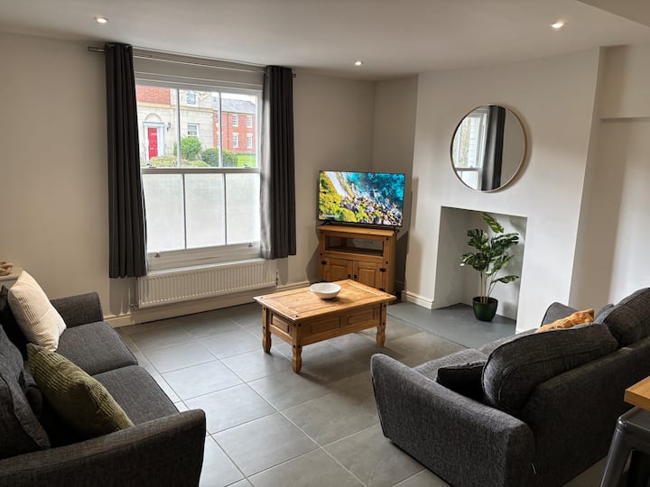 5 Bedroom House - Parking - Contractors & Leisure - Shrewsbury