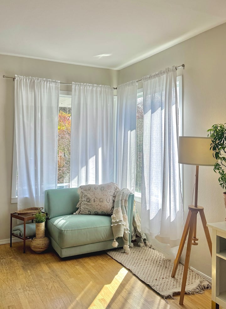 Cozy Queen Room In Light-filled Home - Seattle, WA