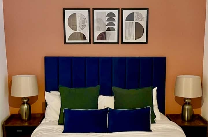 Beachside Multiple Pet Friendly Cottage. - Rhyl