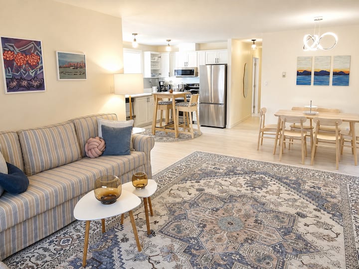 Central North Van 2br – Great Location+st Parking - Mount Seymour