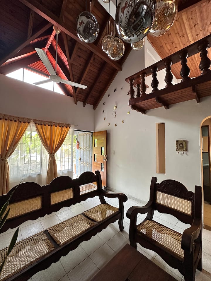 Bienvenidos A El Solar Hondano - Honda