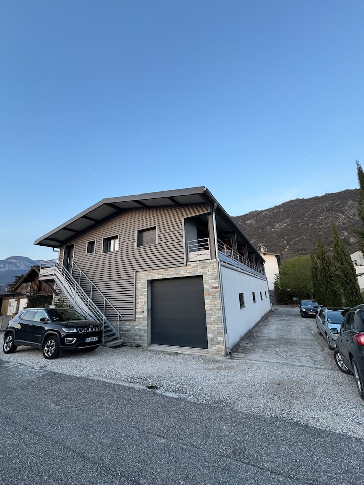 T2 Cosy & Lumineux / Parking / Wifi - Challes-les-Eaux