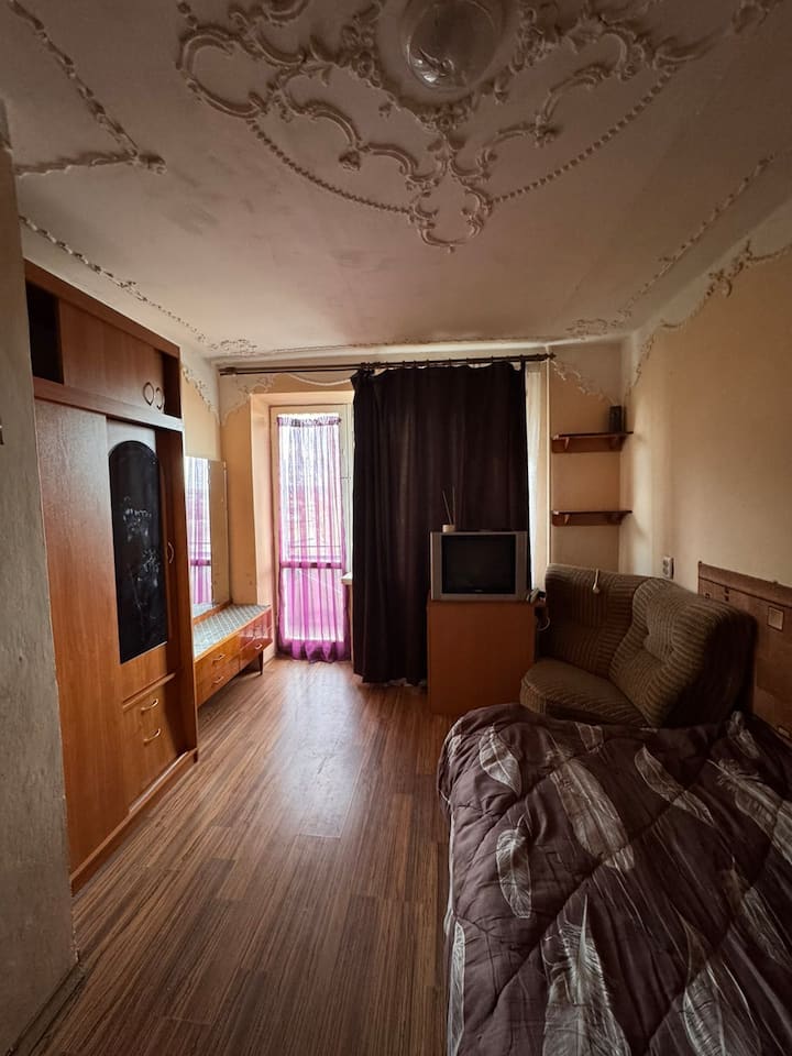 1к квартира з балконом 7пов без ліфта - Uzhhorod