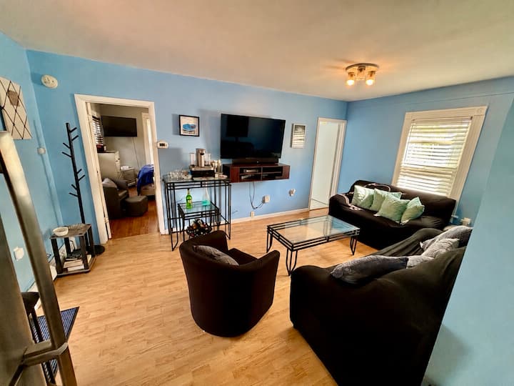 Suburban Comfort W/ Deck, Parking+easy Nyc Commute - Paterson, NJ