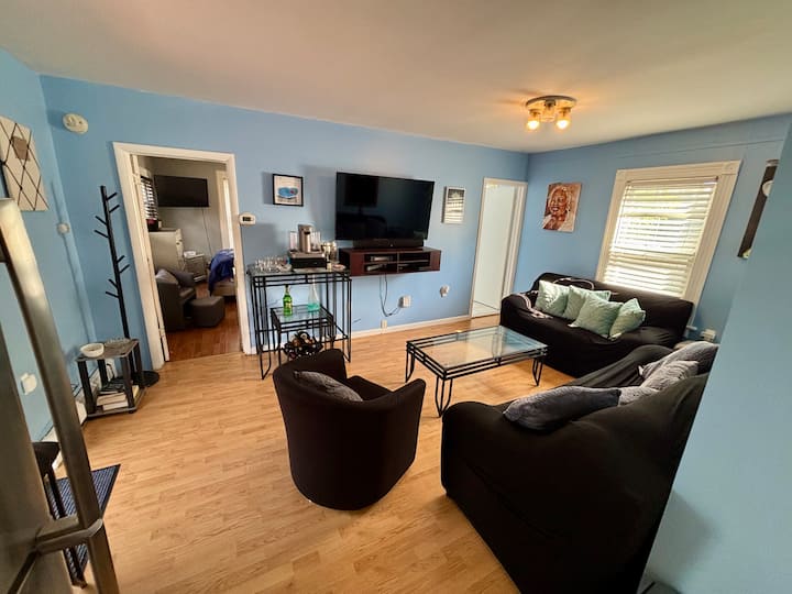 Suburban Comfort W/ Deck, Parking+easy Nyc Commute - Paterson, NJ