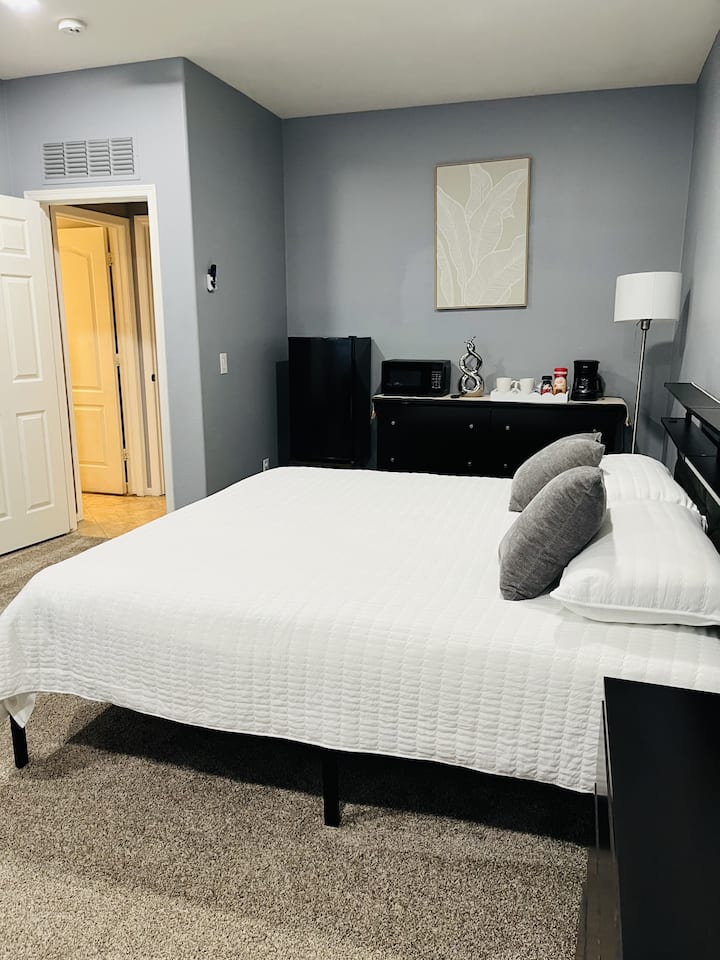 Stadium & Concert Hub: Modern Studio + 8 Min Drive - Avondale, AZ