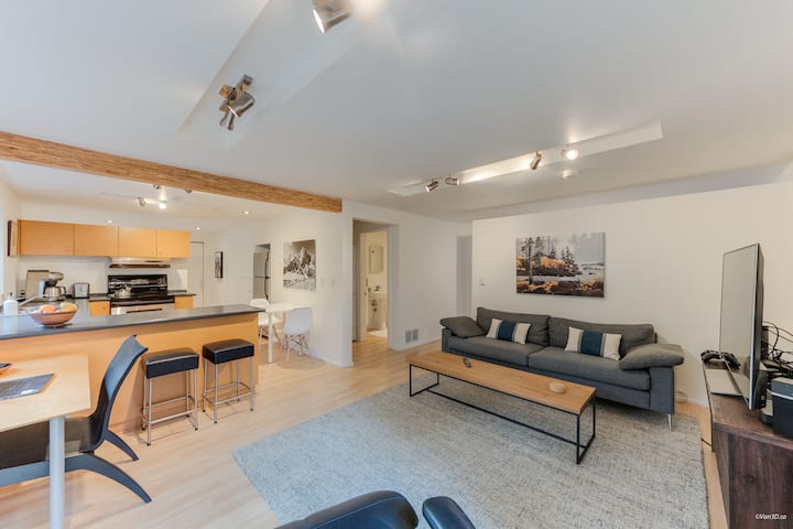 Quiet West Van 1br Getaway With Private Entry - West Vancouver