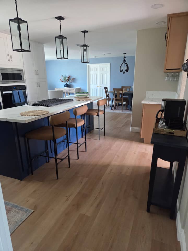 Lots Of Space In A Private, Quiet Country Setting - Canyon Lake, CA