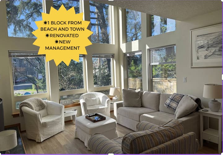 Sunlit Coastal Retreat • 1 Block To Beach + Town - Manzanita, OR
