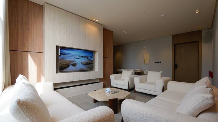 Luxury 4br Apartment | Fireplace | Private Parking - Riyad