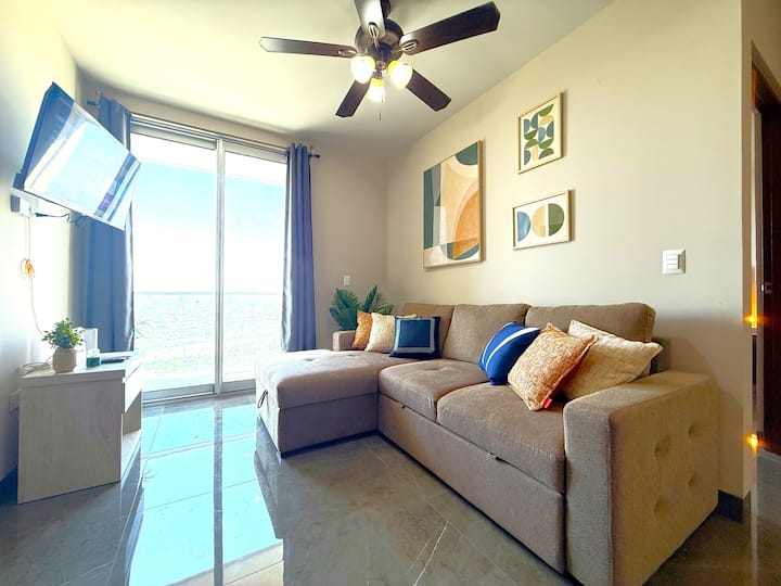 Glamorous 2-br Apt18 King Size W/pool + Parking - Monterrey