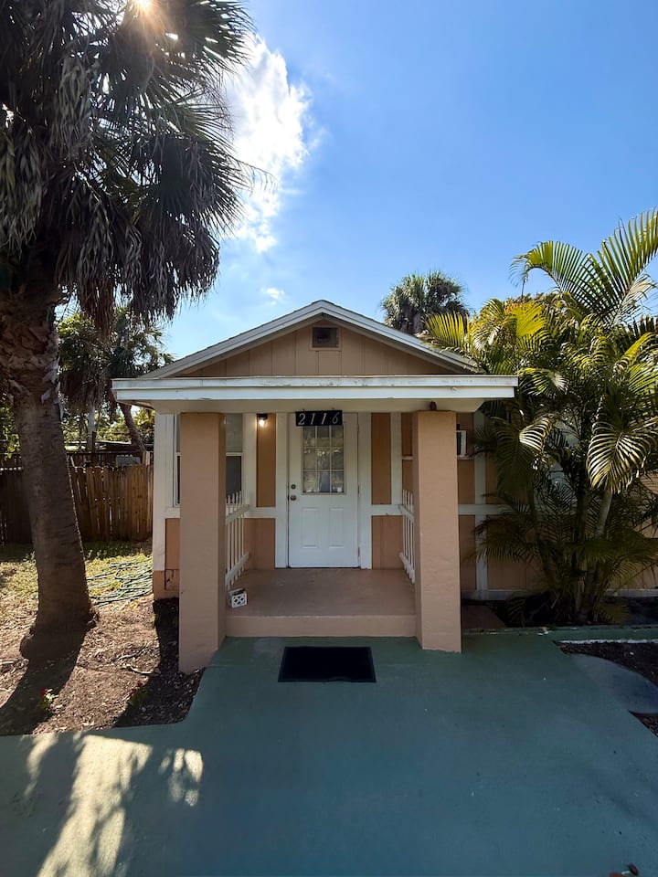 Naples Getaway|5 Mins To Beaches And Downtown. - Naples, FL