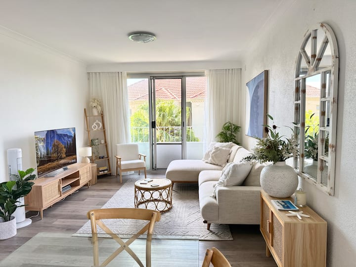 Sunny Seaside Retreat - Dee Why Beach, New South Wales