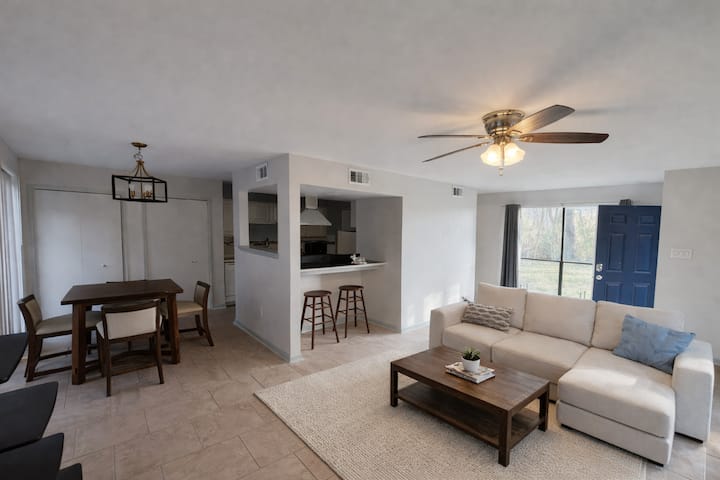 Lsu Area Townhouse W/parking | Furnished & Cozy - Baton Rouge, LA