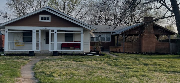 The Provenance Cottage - Independence, MO