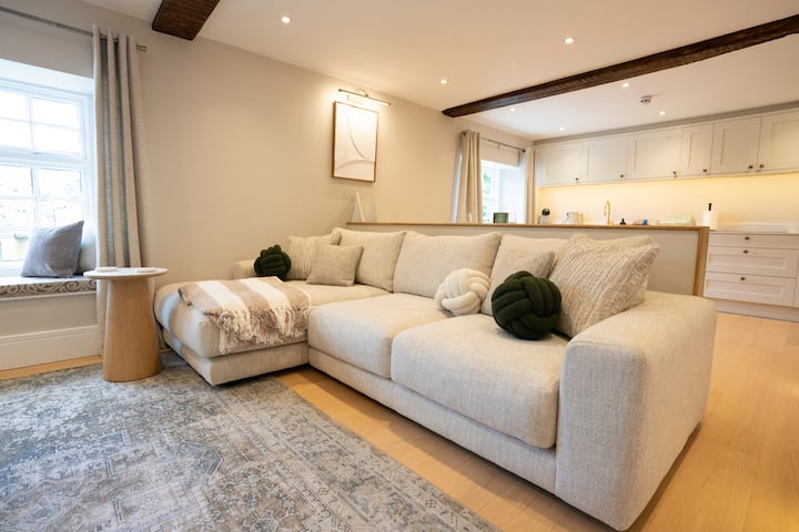 Lygon Lookout | Cotswolds W/roof Terrace-sleeps 2 - Evesham