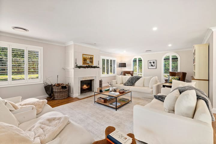 Southern Highlands Villa, Spacious, Gardens, Pool - Bundanoon